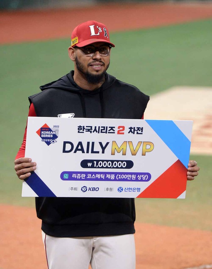 [SW포토]KS 2차전 MVP, 폰트