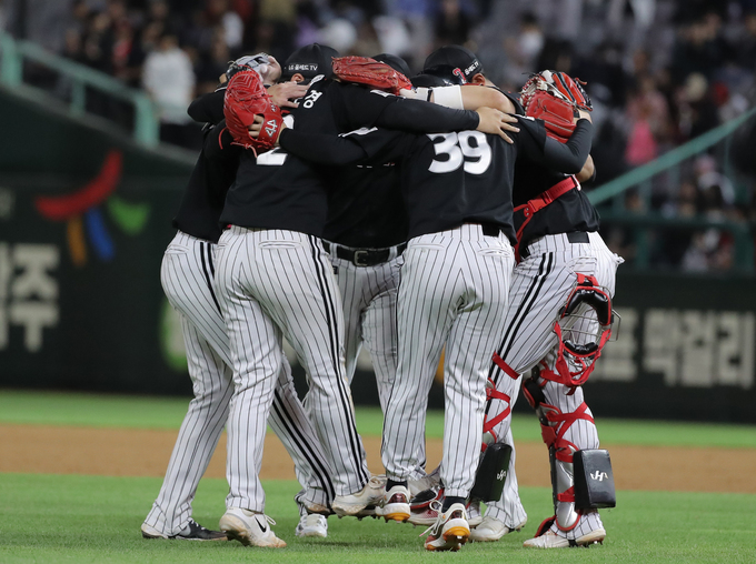 결국 다시, 2강…SSG-LG 선두경쟁 불붙는다